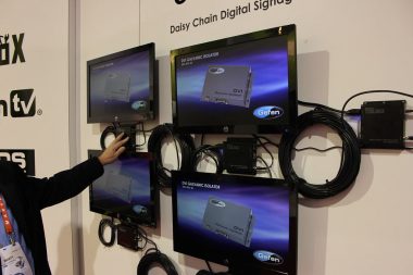 What Is Daisy-Chaining Computer Components